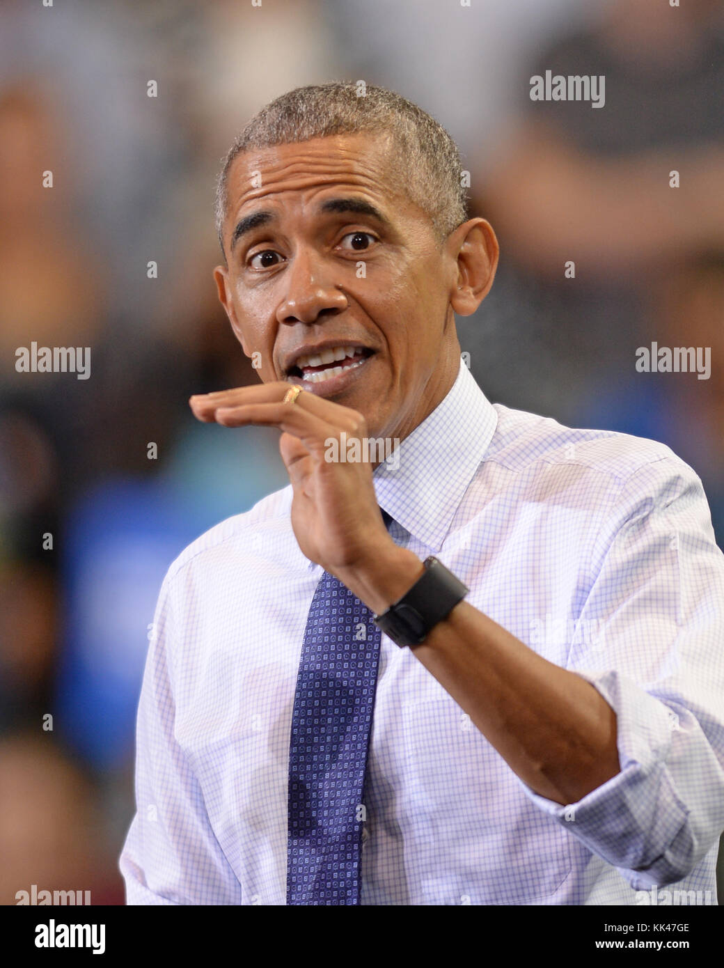 MIAMI, FL - NOVEMBER 03: President Barack Obama speaks during a ...