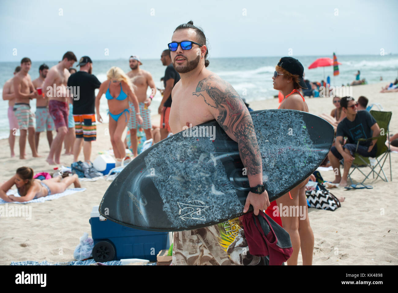 MIAMI BEACH, FL - MARCH 07: College kids party as they celebrate Spring ...