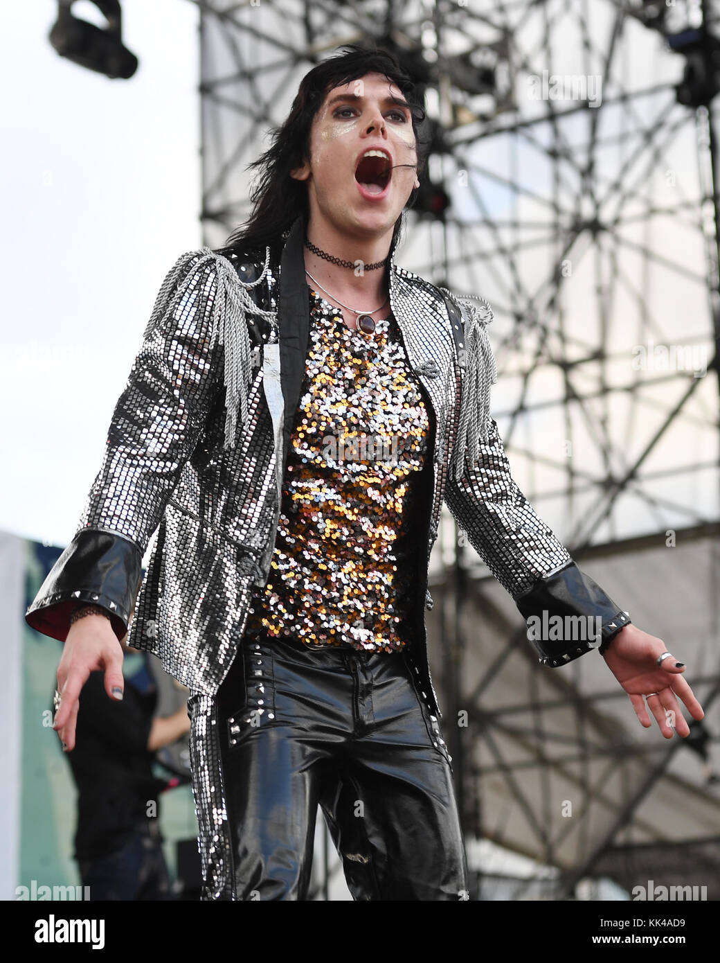 FORT LAUDERDALE, FL - DECEMBER 03: Luke Spiller of The Struts performs ...