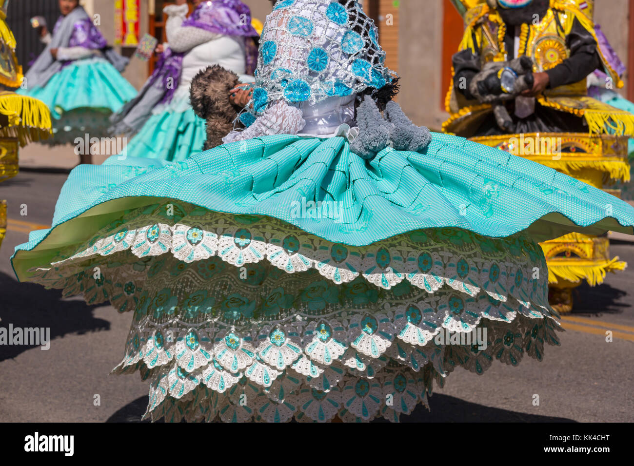 Authentic peruvian dance Stock Photo - Alamy