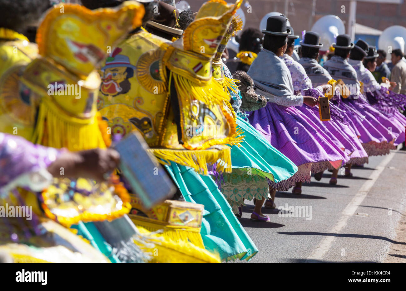 Authentic peruvian dance Stock Photo - Alamy