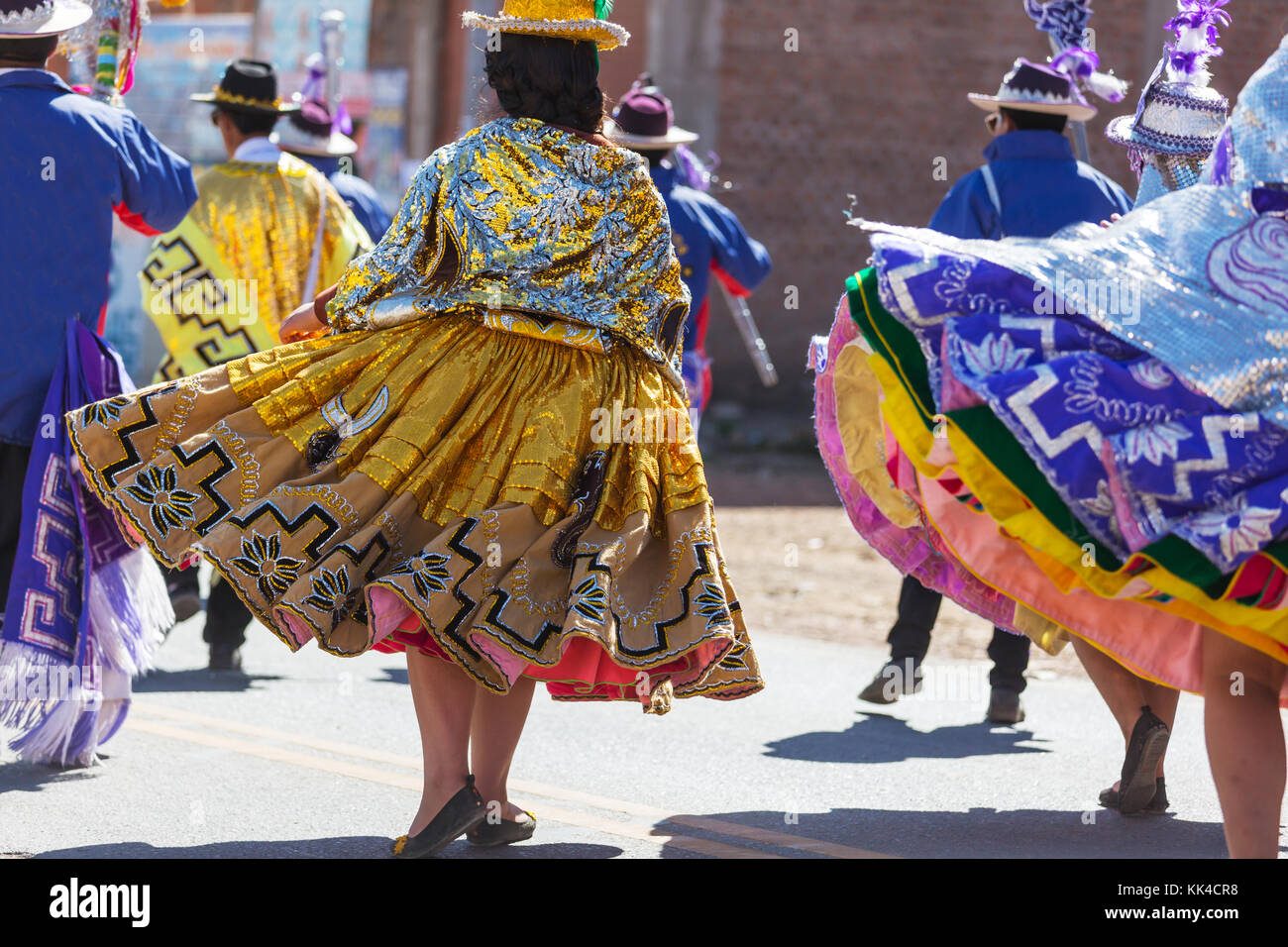 Authentic peruvian dance Stock Photo - Alamy