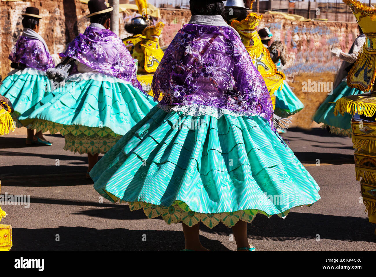 Authentic peruvian dance Stock Photo - Alamy