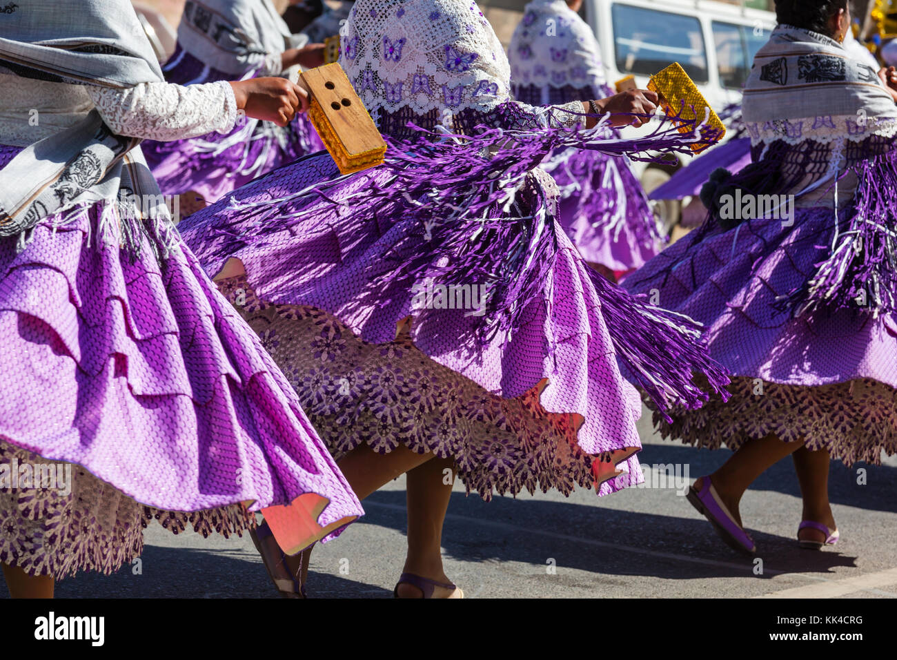 Authentic peruvian dance Stock Photo - Alamy