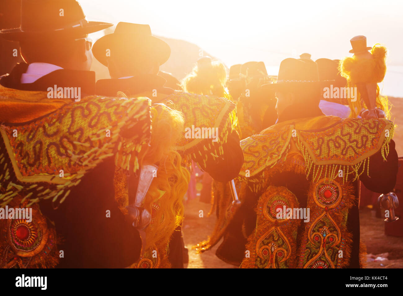 Authentic peruvian dance Stock Photo - Alamy