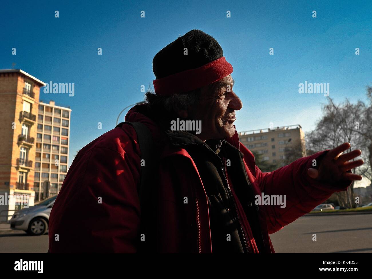 Urban poverty in blue white and red. - 07/03/2010 - - Street's Portrait ...