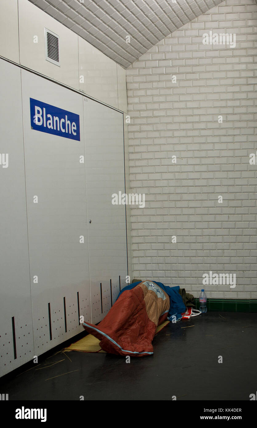 French poverty; the homeless of Paris. - 15/12/2011 - - French poverty ...