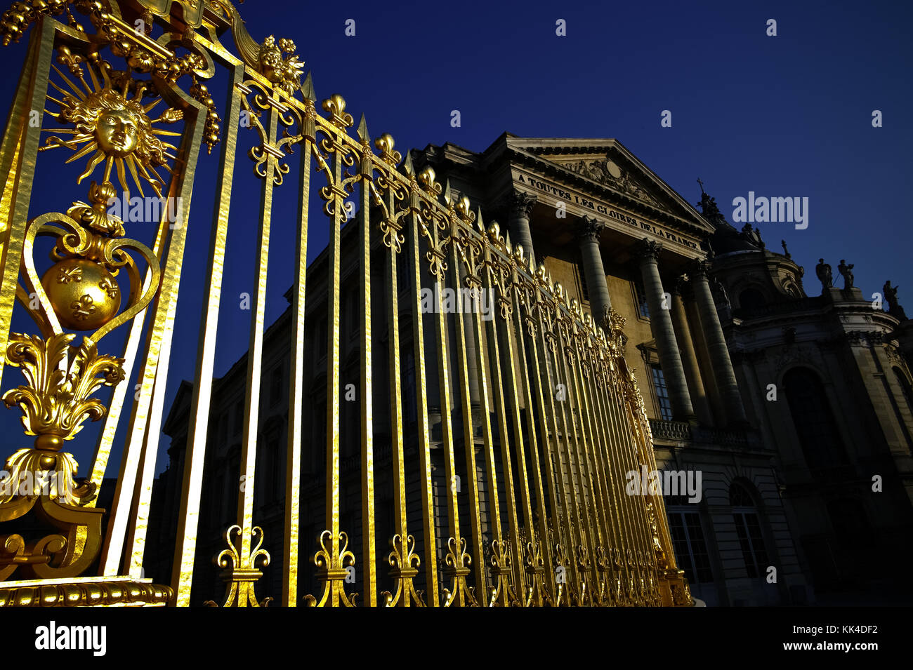 Grids or the Palace of Versailles. - 24/06/2010 - - Gate of the Palace ...