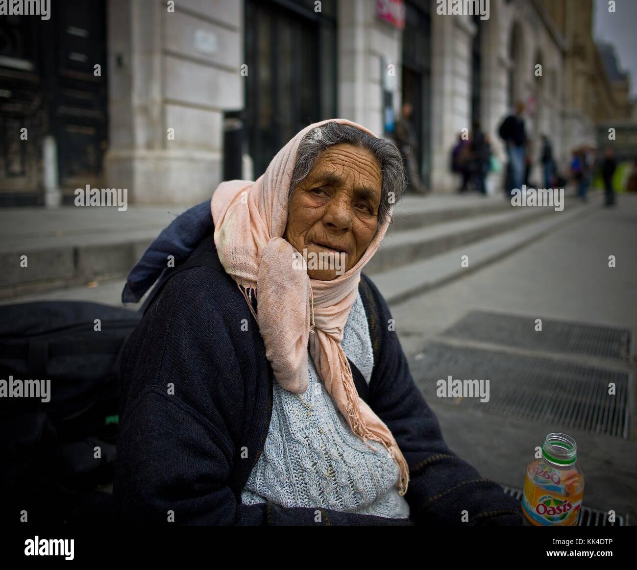 Urban misery. - 03/03/2012 - - The "old Romanian homeless of the court ...
