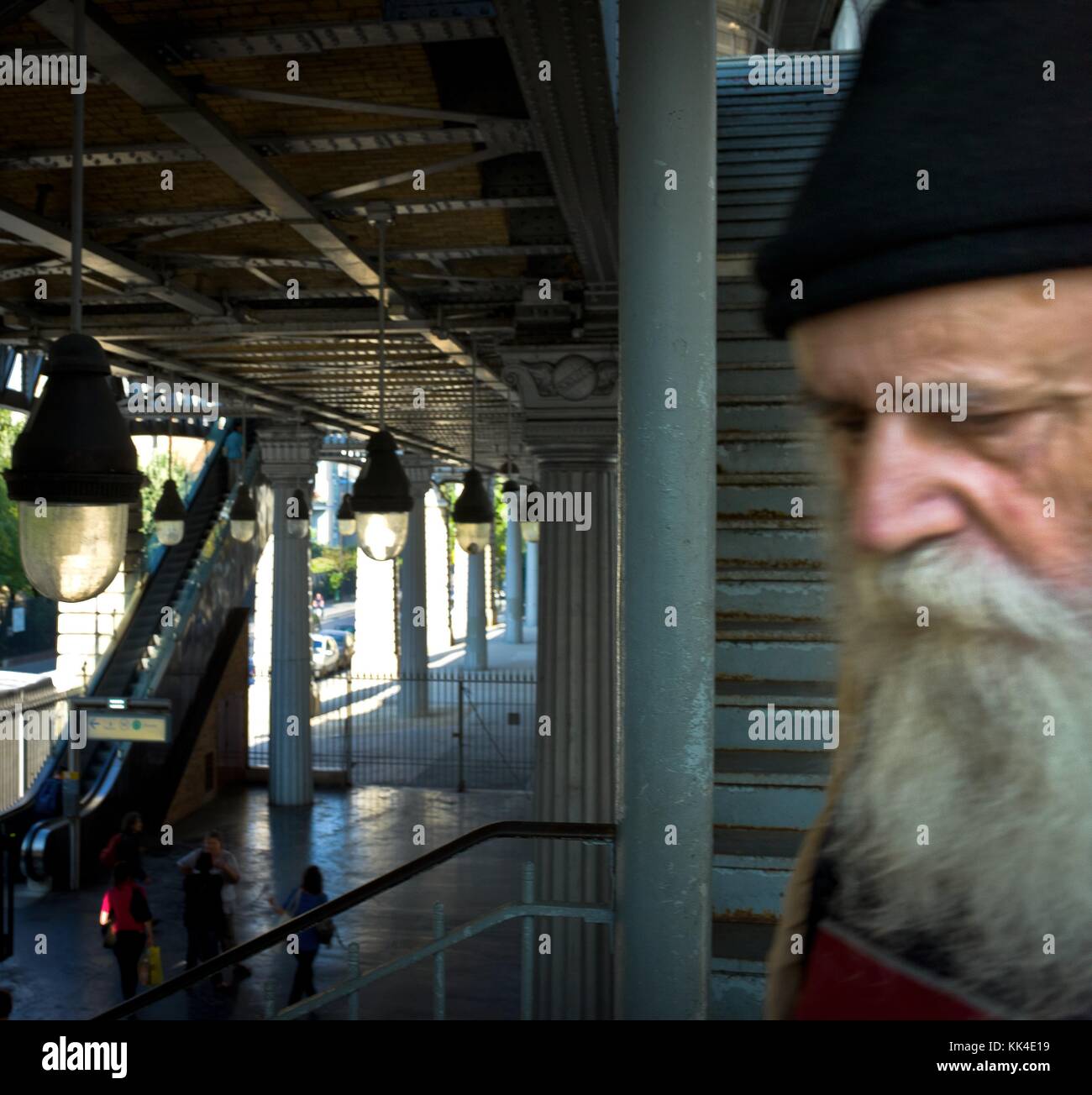 Urban misery - 04/09/2012 - - Urban misery - Portrait of an old man at ...