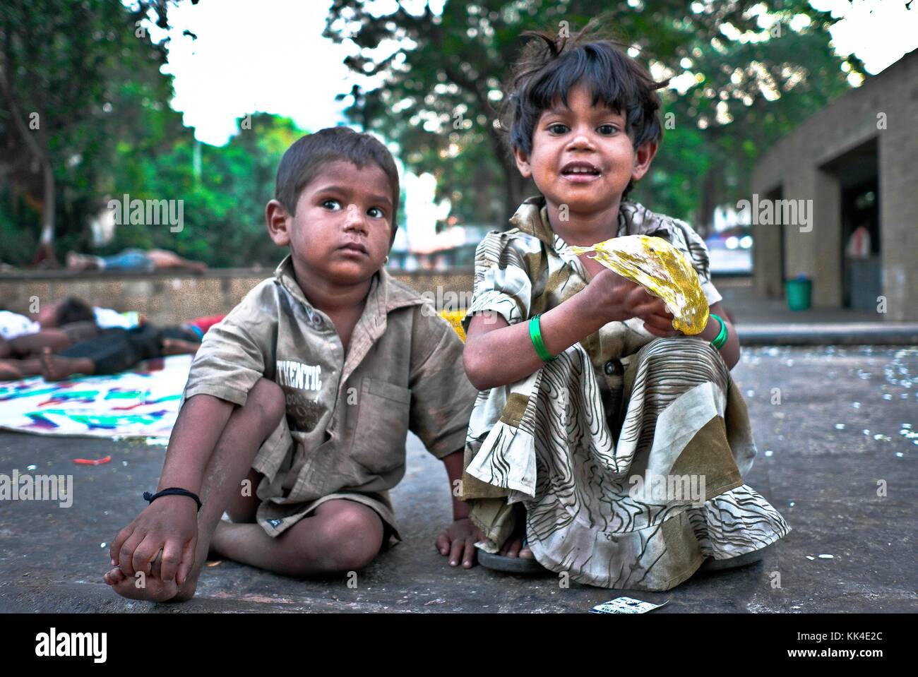 Homeless street child in mumbai hi-res stock photography and images - Alamy