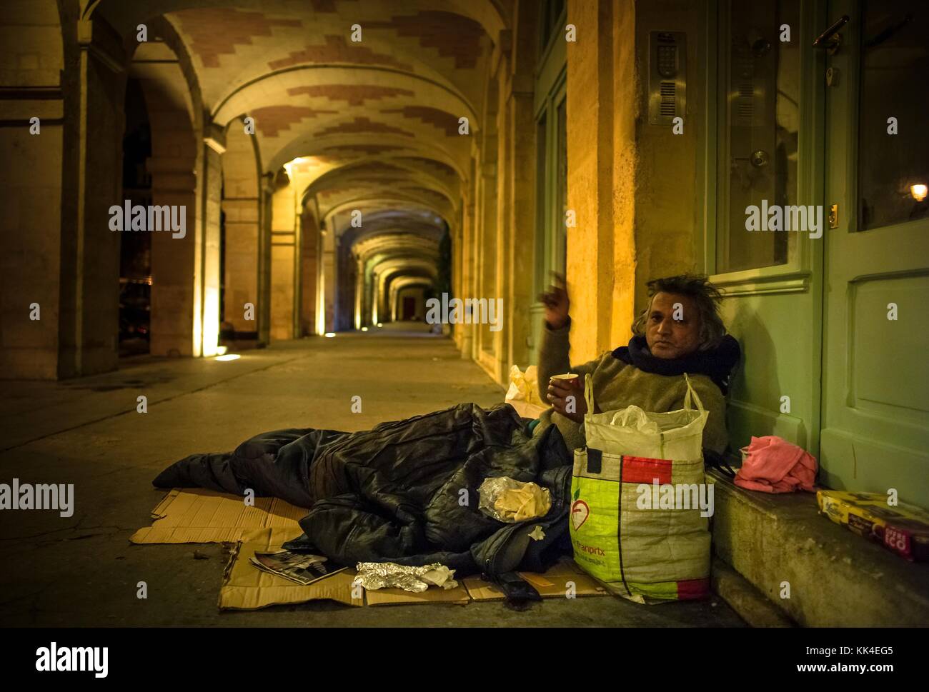 The homeless of Paris Monuments - 28/11/2012 - - "Les Miserables ...