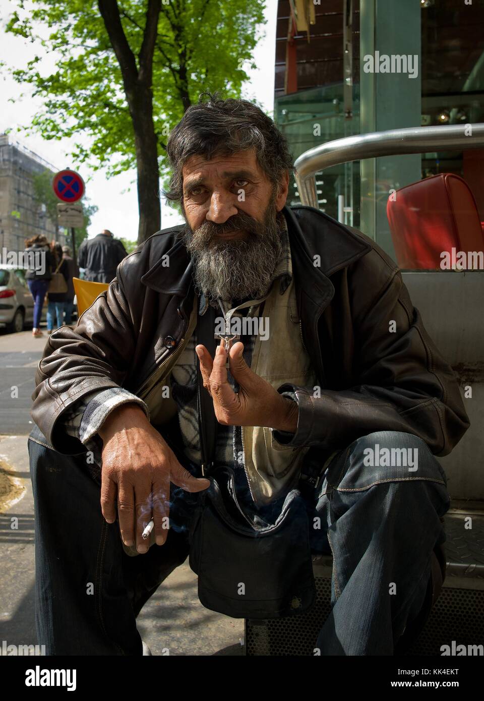 urban poverty - 07/05/2012 - - Traia a Romanian Homeless Avenue of ...