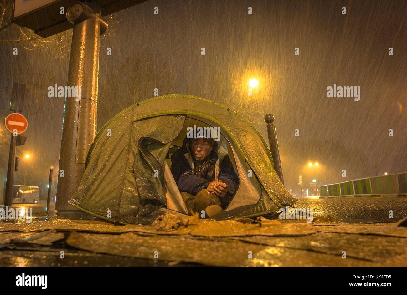 Paris rain cap hi-res stock photography and images - Alamy