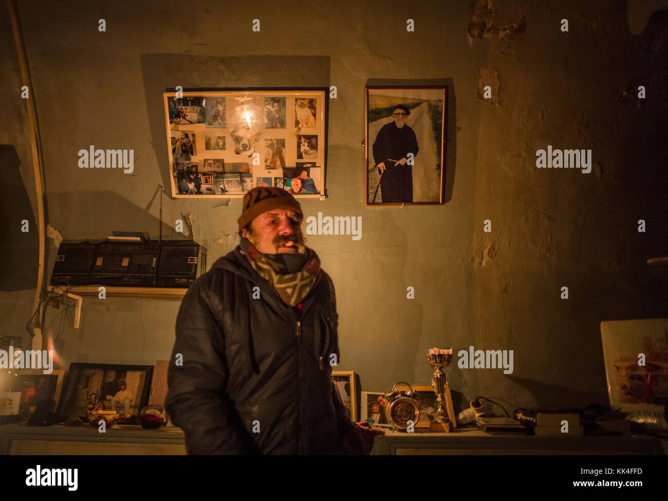 Marco the squatter - 16/01/2013 - - Marco 74-year-old squatter, with ...