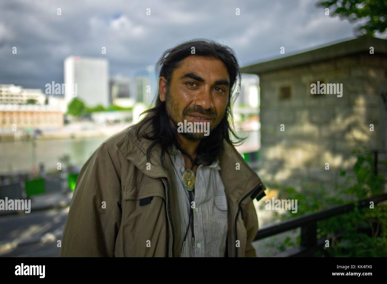 Portraits of homeless Parisians - 01/06/2012 - - the gypsy - Sylvain ...