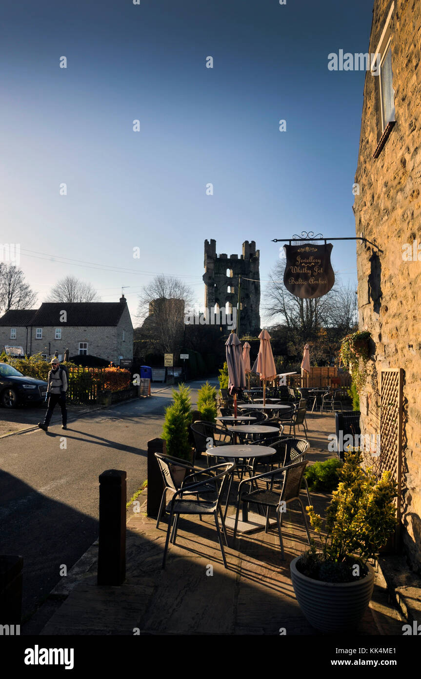 Helmsley market square yorkshire hi-res stock photography and images ...