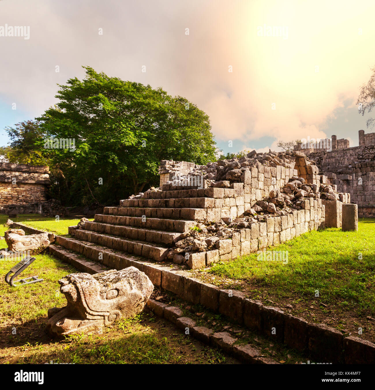Mayan Pyramid in Chichen Itza Site, Mexico Stock Photo - Alamy