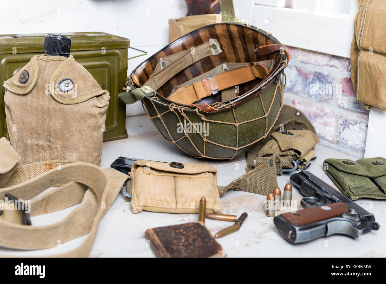 the U.S. military equipment and weapons of World War II Stock Photo - Alamy