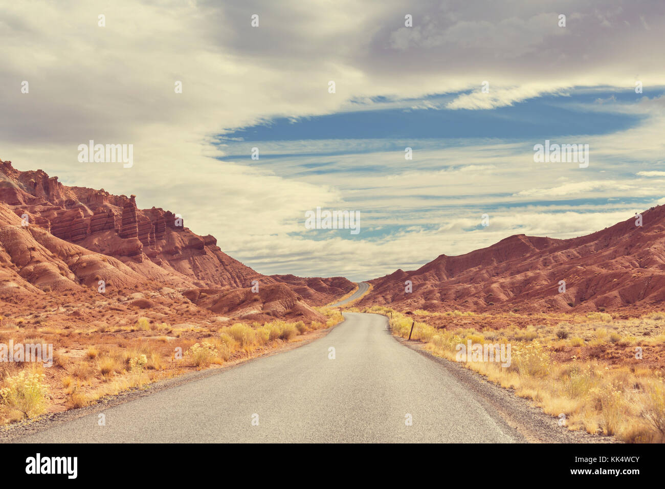 Road in the prairie country Stock Photo - Alamy
