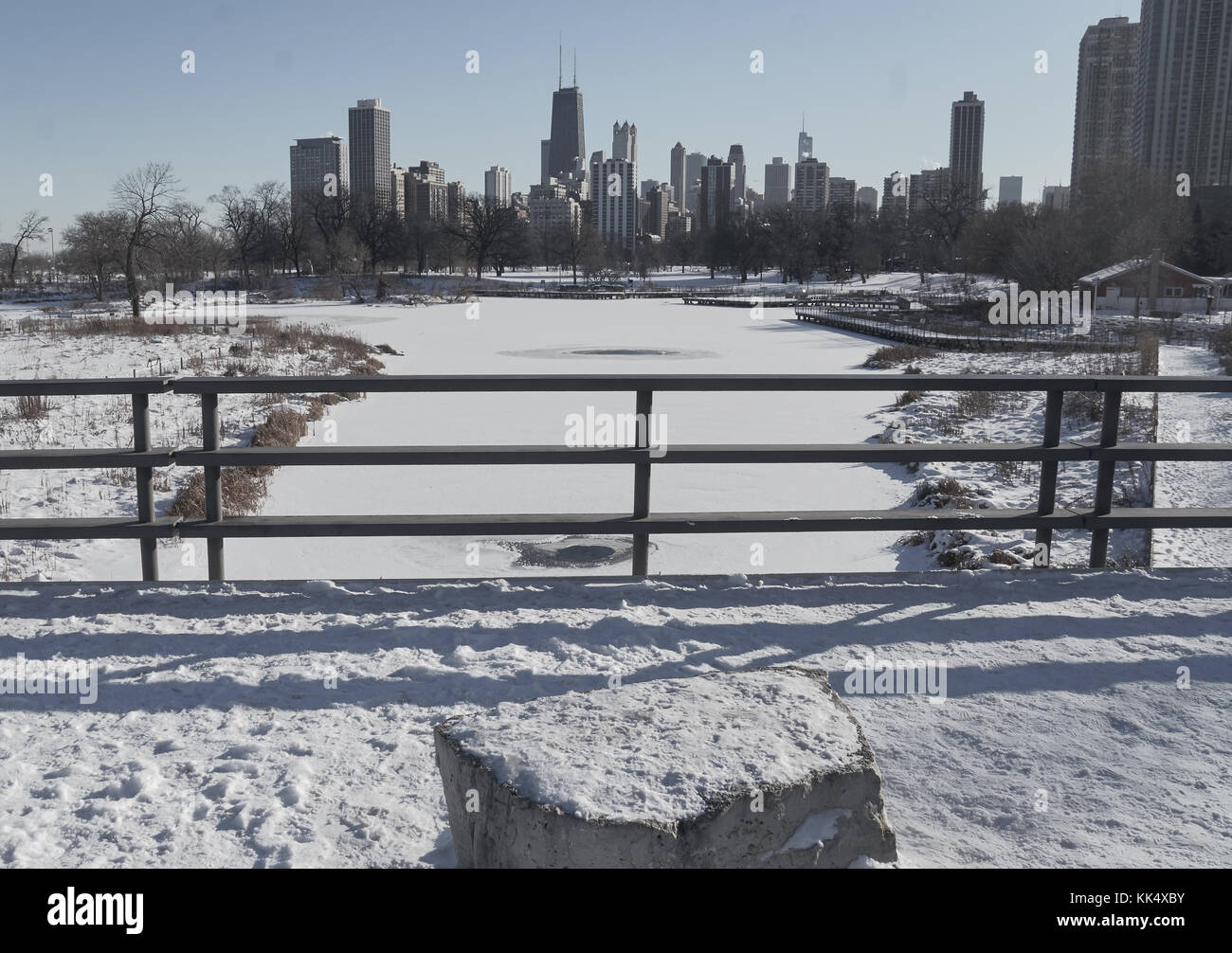 Chicago city skyline in winter hi-res stock photography and images - Alamy