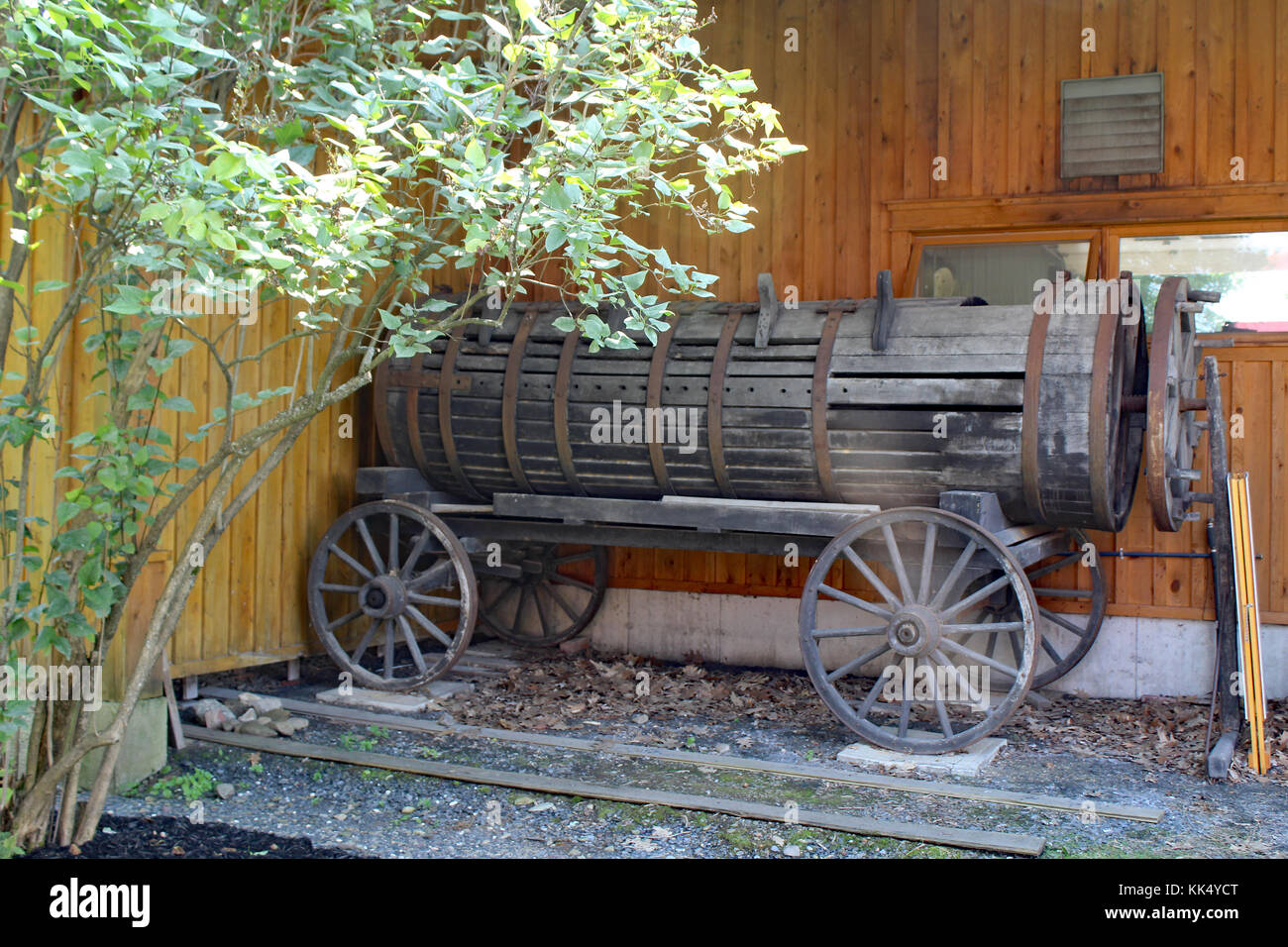 Antique wagon hi-res stock photography and images - Alamy