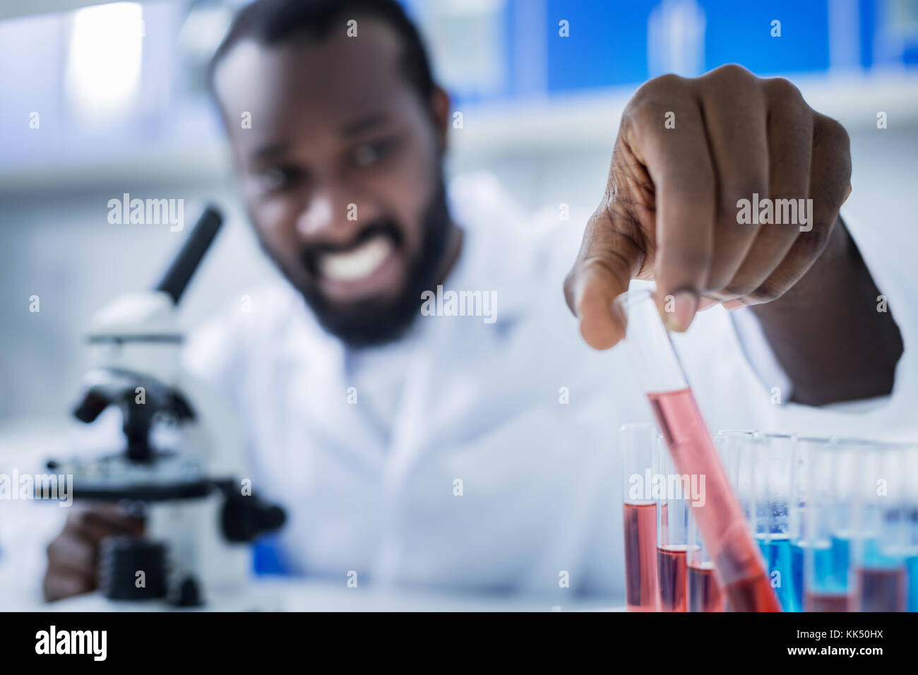 Diagnostic lab rack hi-res stock photography and images - Alamy