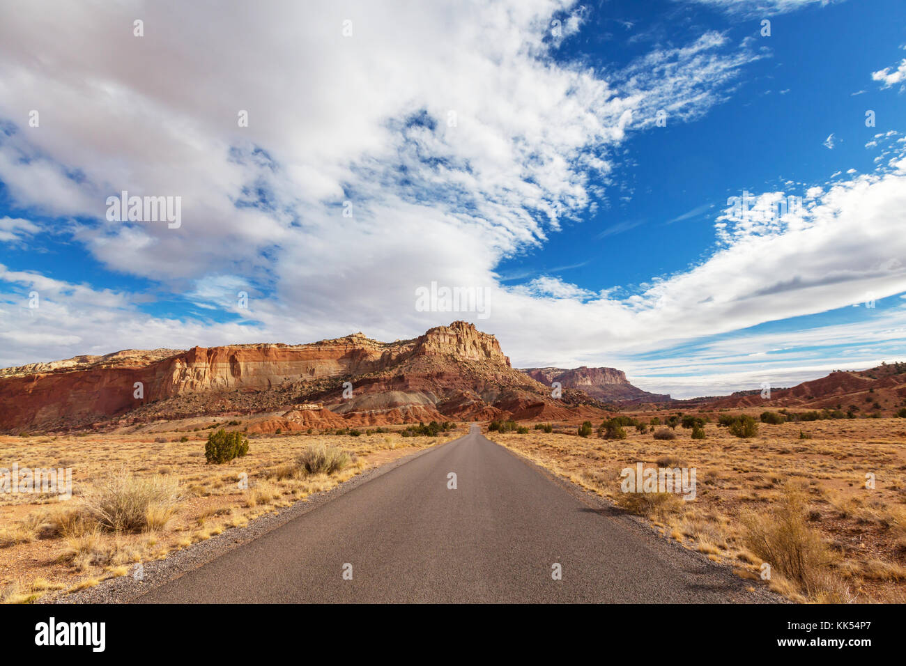 Road in the prairie country Stock Photo - Alamy