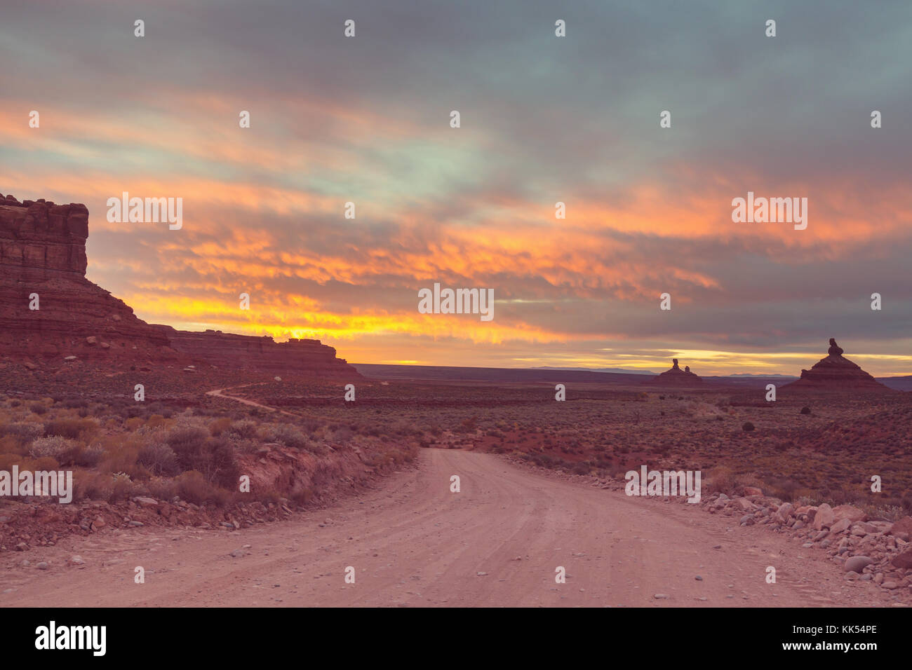 Road in the prairie country Stock Photo - Alamy