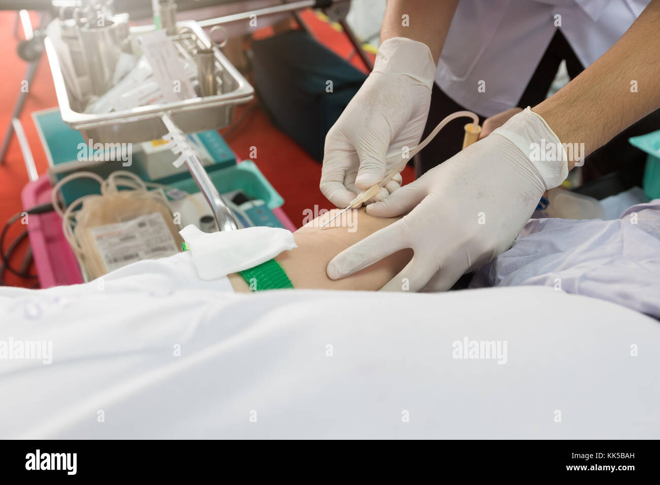 Nurse receiving blood from blood donor in hospital Stock Photo - Alamy