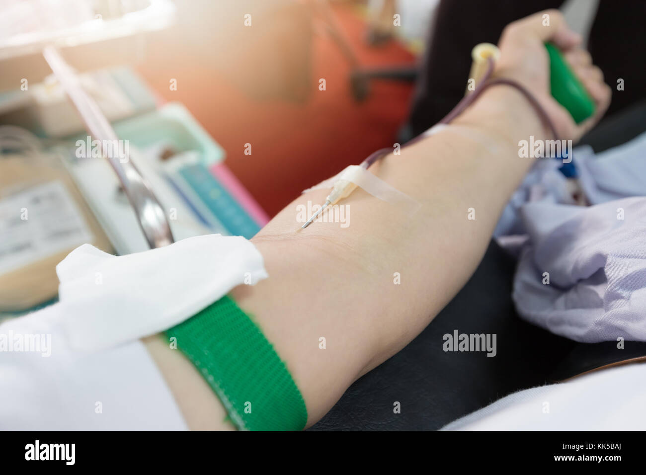 Nurse receiving blood from blood donor in hospital Stock Photo - Alamy