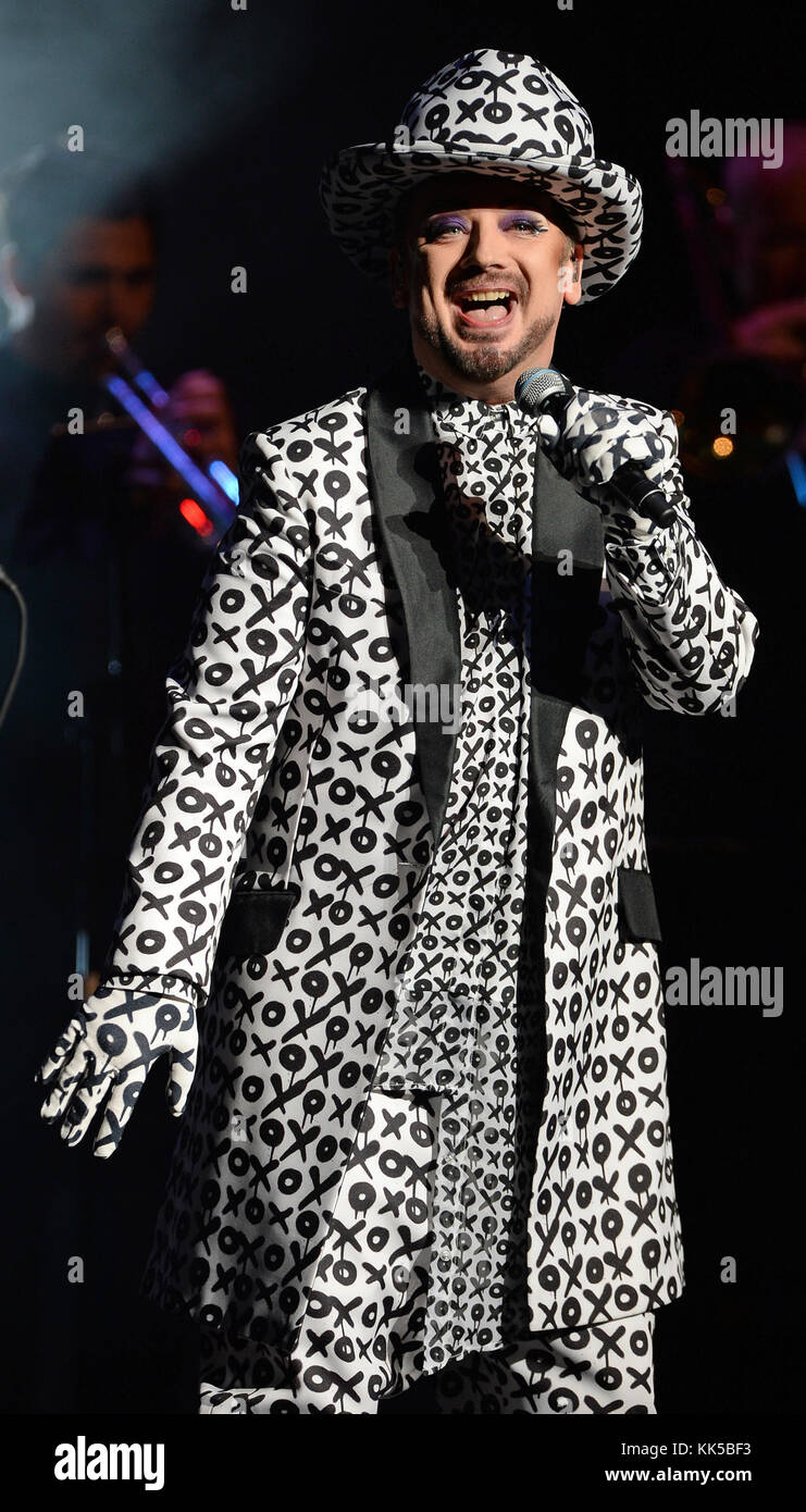 Boy george grammy hi-res stock photography and images - Alamy