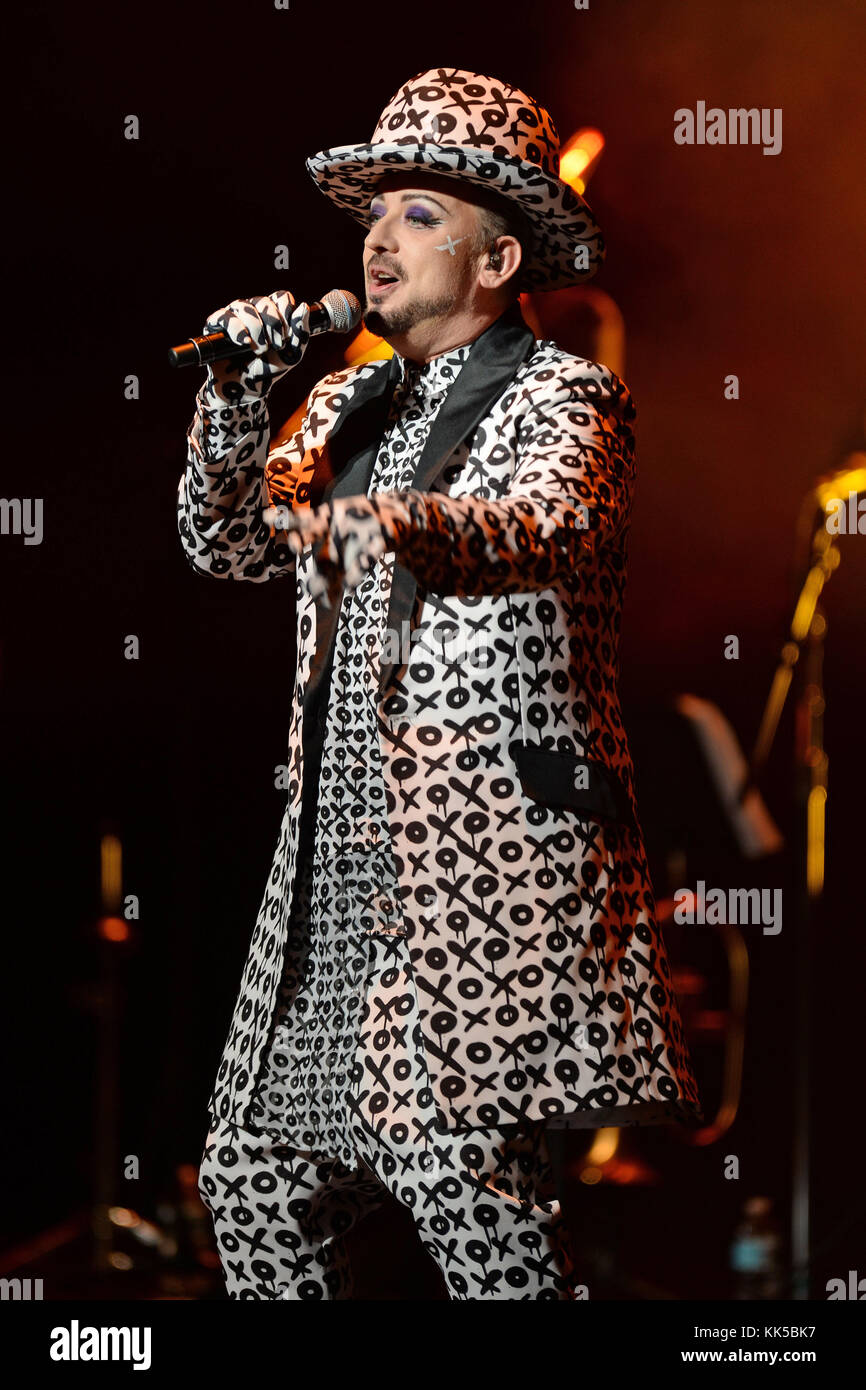 Boy george grammy hi-res stock photography and images - Alamy