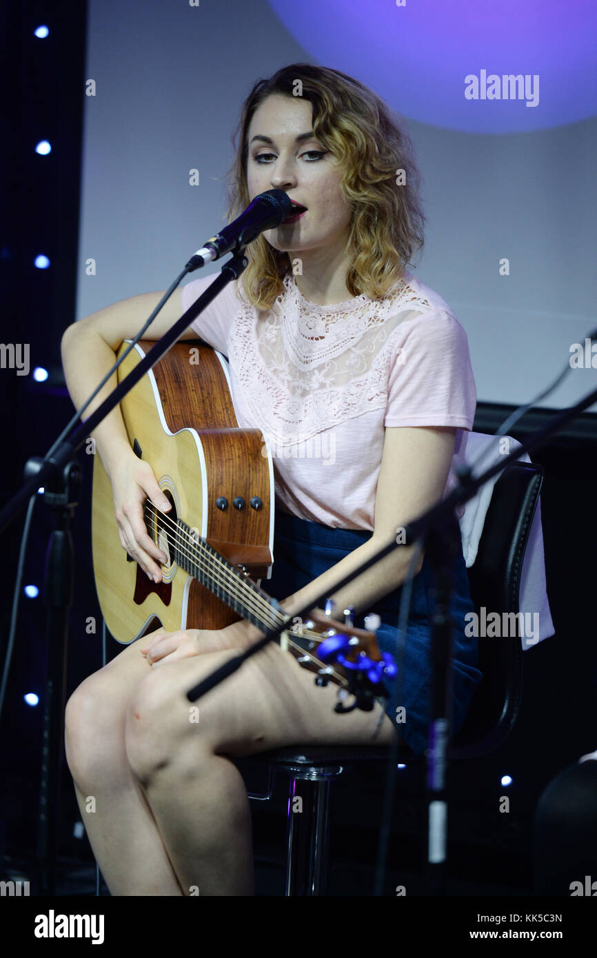 HOLLYWOOD, FL - NOVEMBER 02: Nia Lovelis, Iain Shipp, Miranda Miller ...