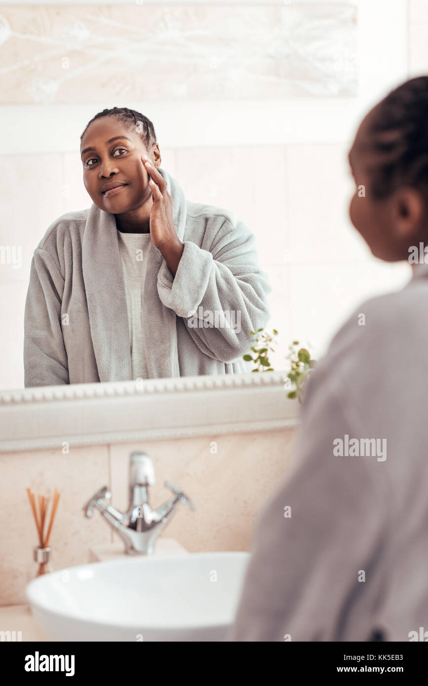 Checking her face hi-res stock photography and images - Alamy