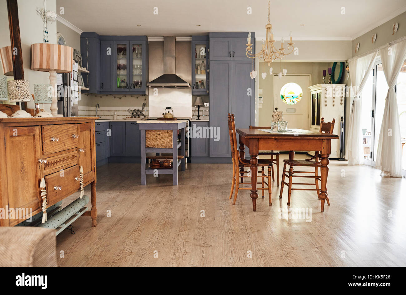 Country style kitchen and dining area of a suburban home Stock Photo ...
