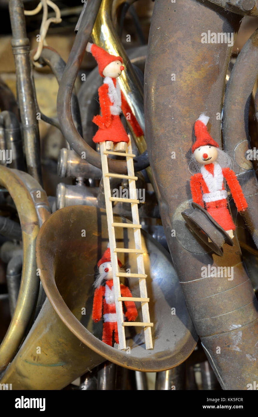 Home made musical instruments hi-res stock photography and images - Alamy