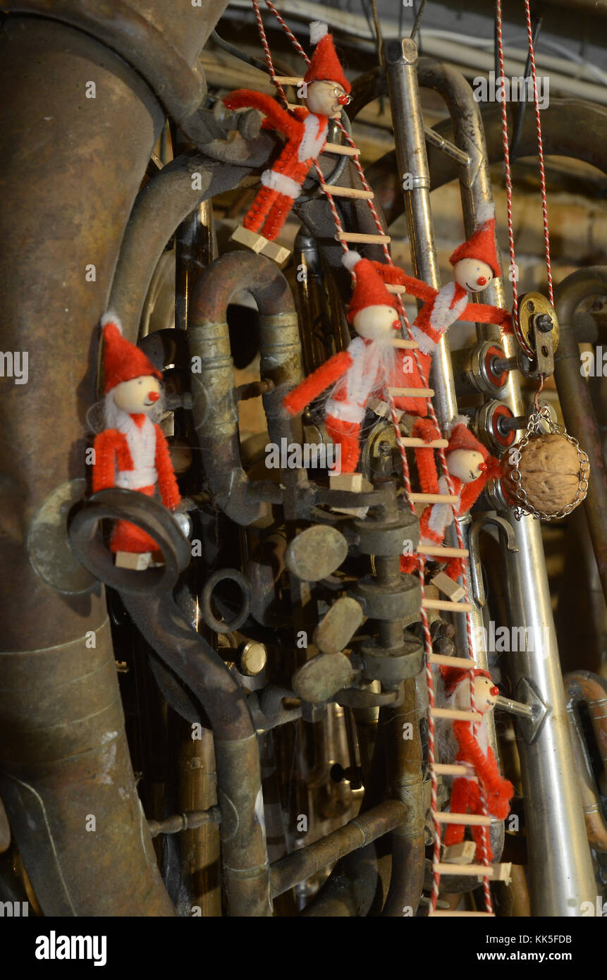 Home made musical instruments hi-res stock photography and images - Alamy