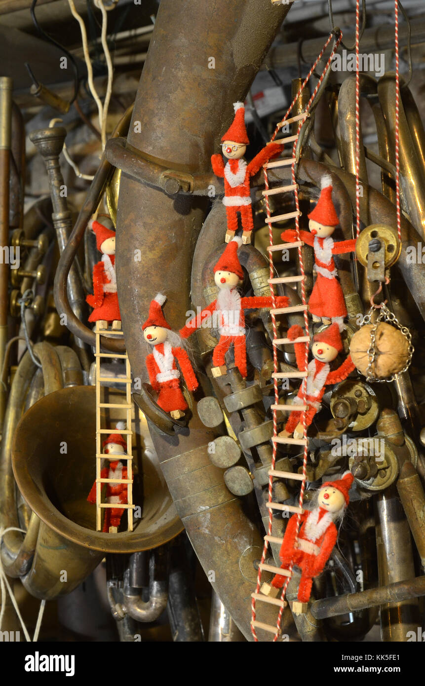 Home made musical instruments hi-res stock photography and images - Alamy