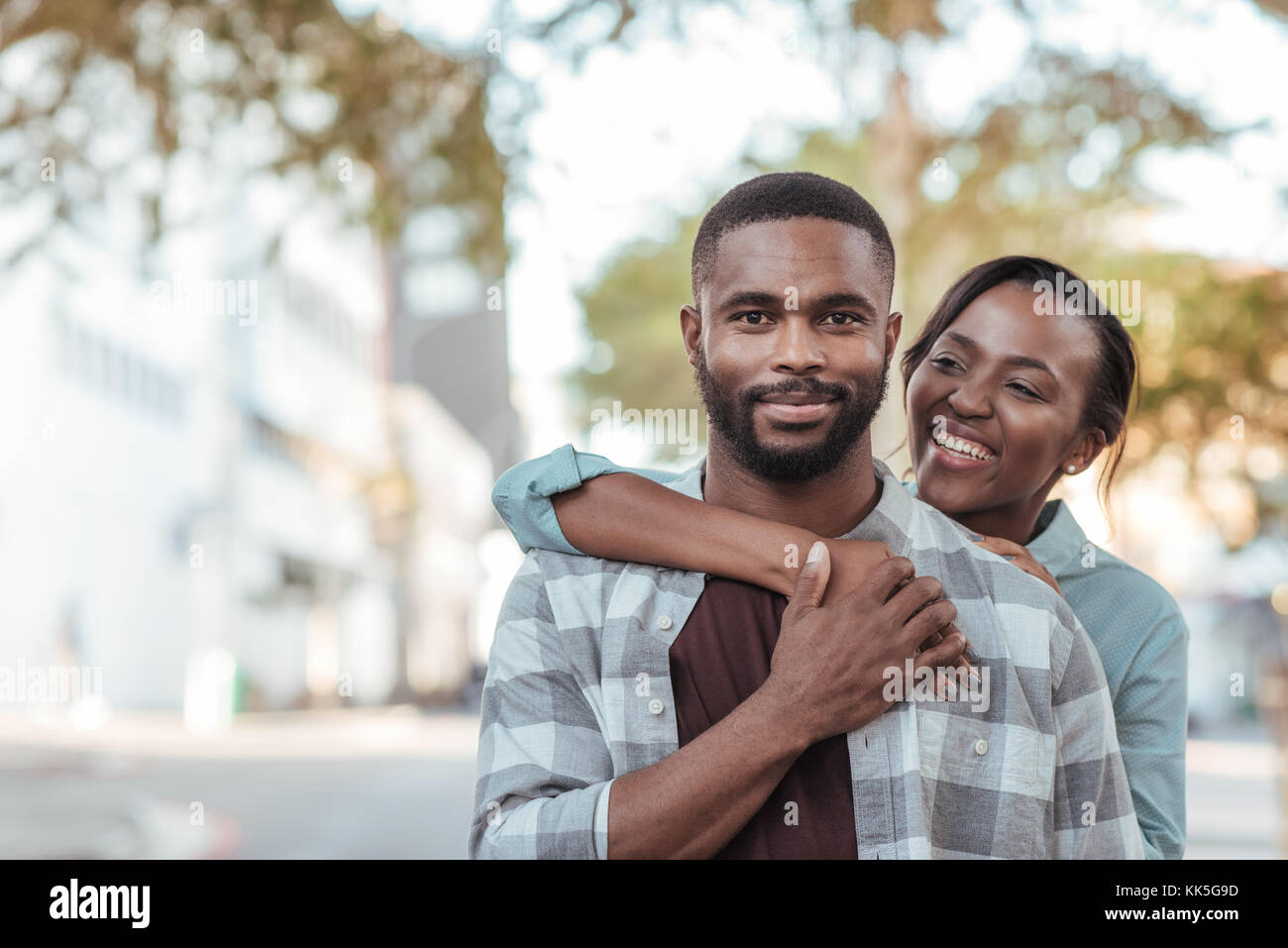 African man smiling standing outside hi-res stock photography and ...