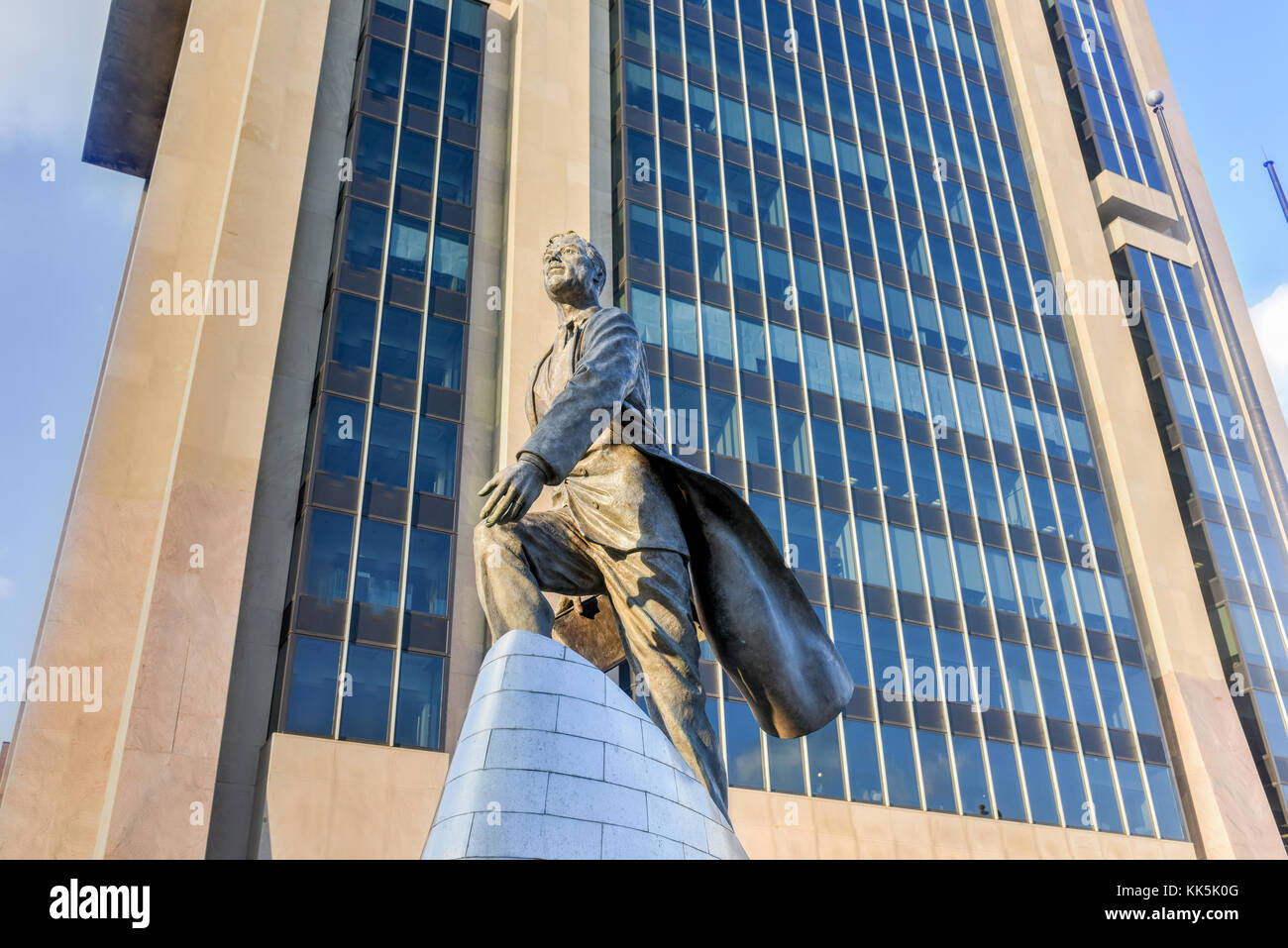 Jr statue harlem new york hi-res stock photography and images - Alamy