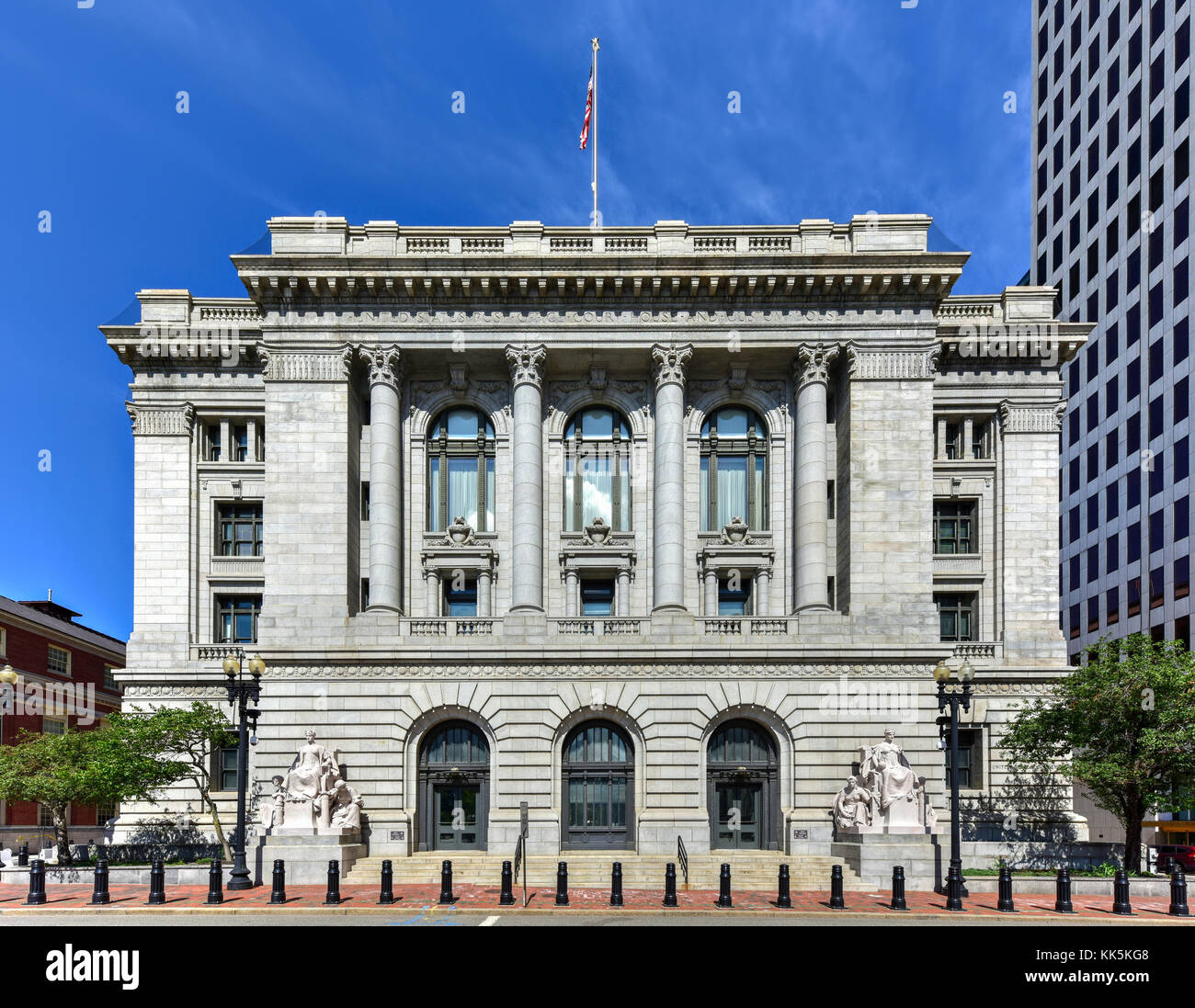 Custom house courthouse and post office hi-res stock photography and ...
