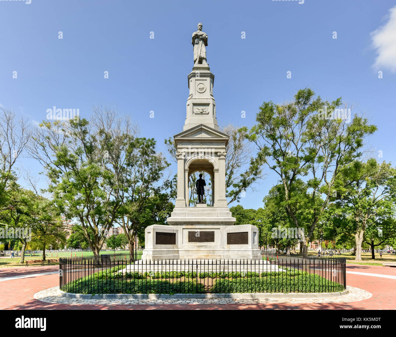 Everquest Next Landmark Statue