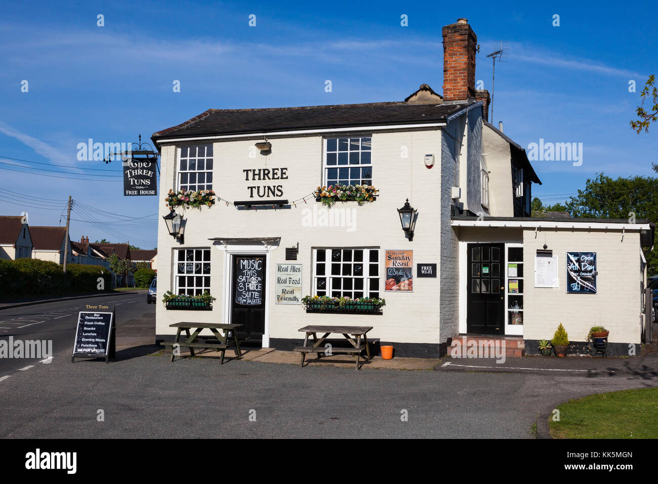 Three tuns inn hi-res stock photography and images - Alamy