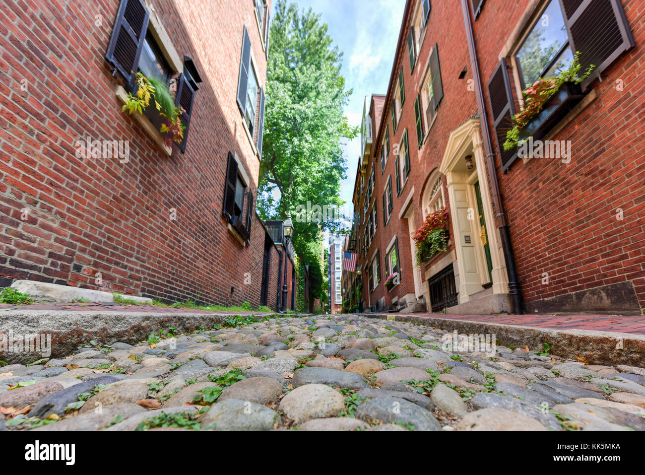 Acorn Street in Boston, Massachusetts. It is a narrow lane paved with ...