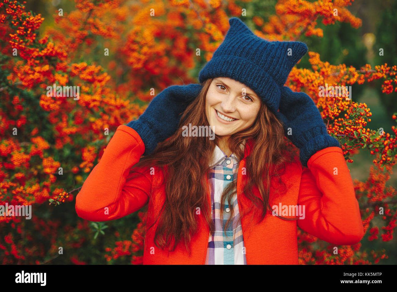 Model wearing stylish winter beanie hat and gloves Stock Photo - Alamy