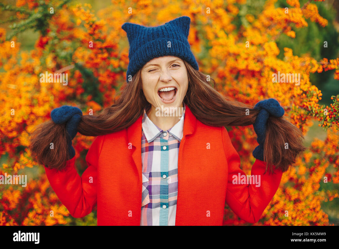 Female wearing beanie hi-res stock photography and images - Alamy