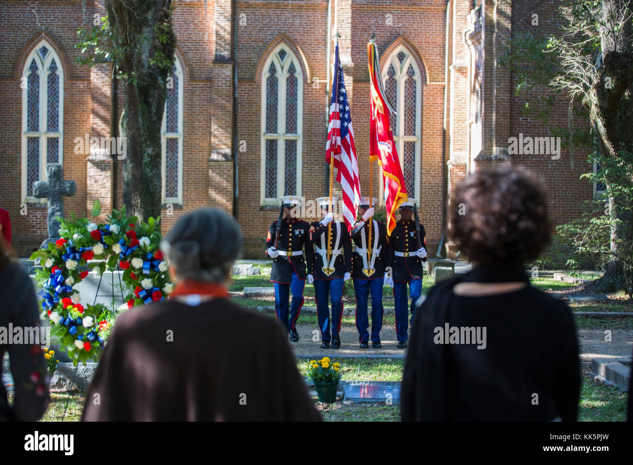 4th Marine Division color guard march-on the colors during the annual ...