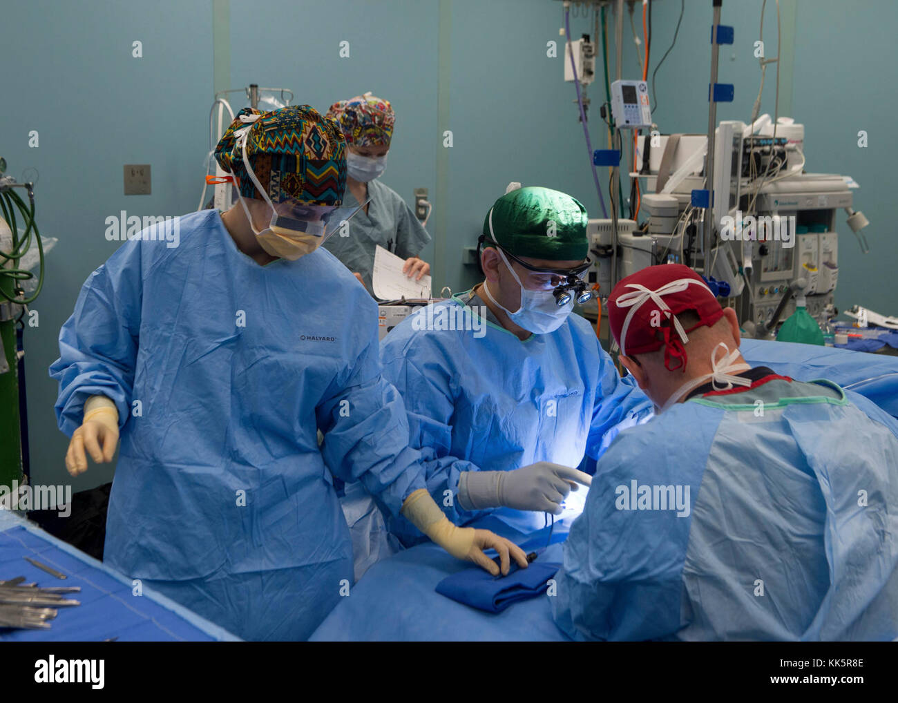 SAN JUAN, Puerto Rico (Nov. 10, 2017) Sailors perform surgery in an ...