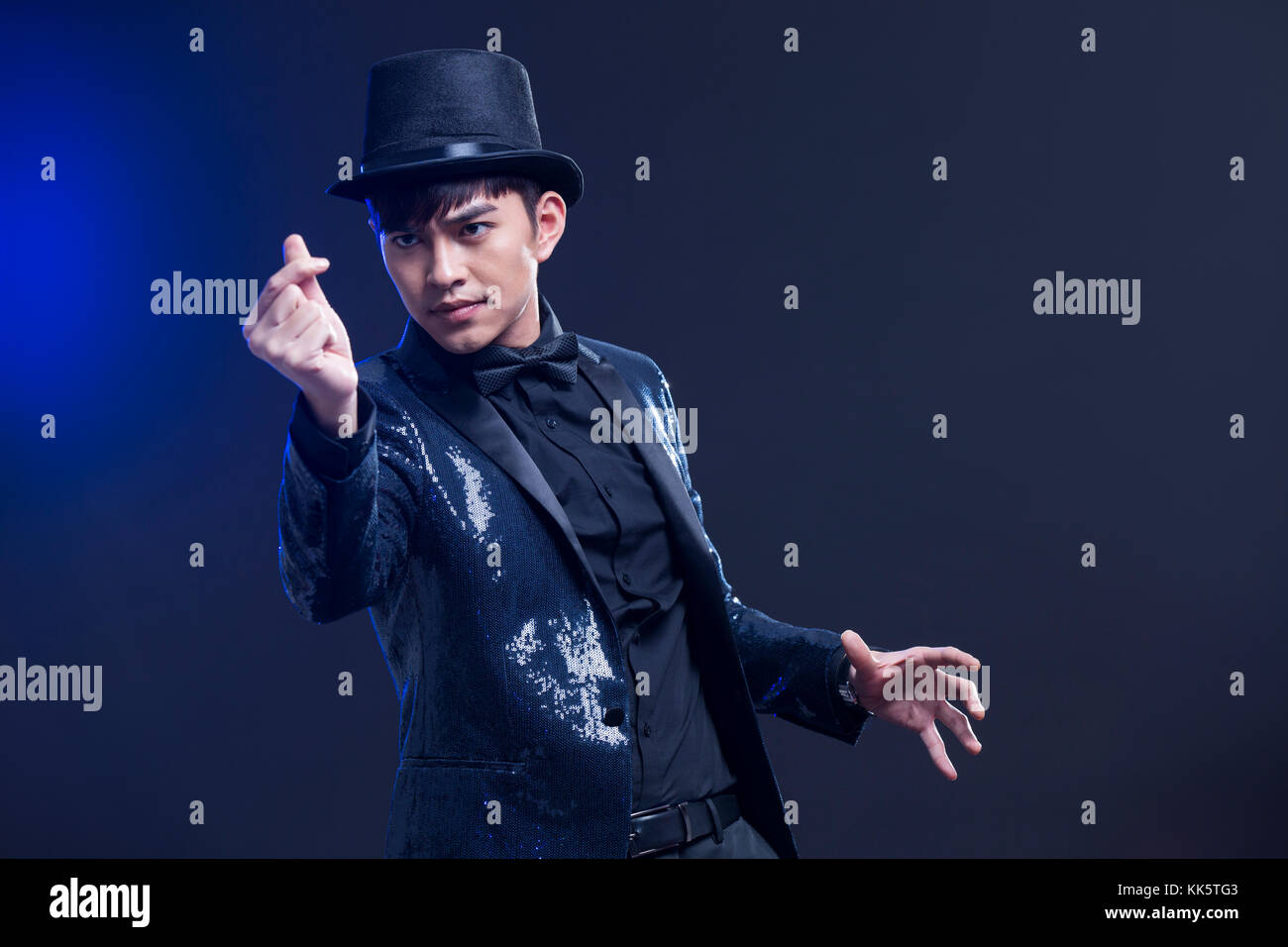 Chinese magician hi-res stock photography and images - Alamy